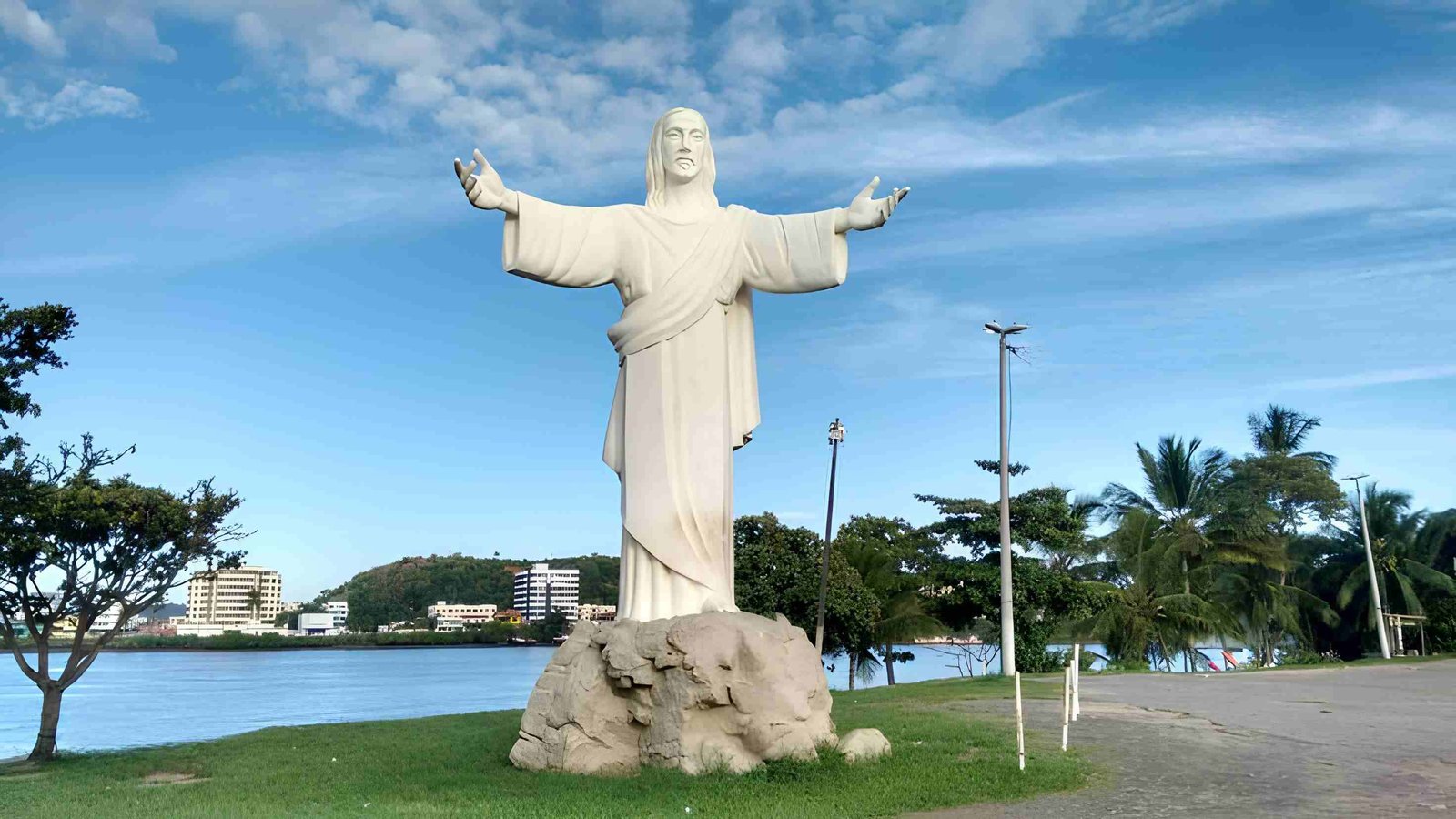 Entre Ondas e Encantos: A Magnífica Praia do Cristo em Ilhéus - Conexão ...